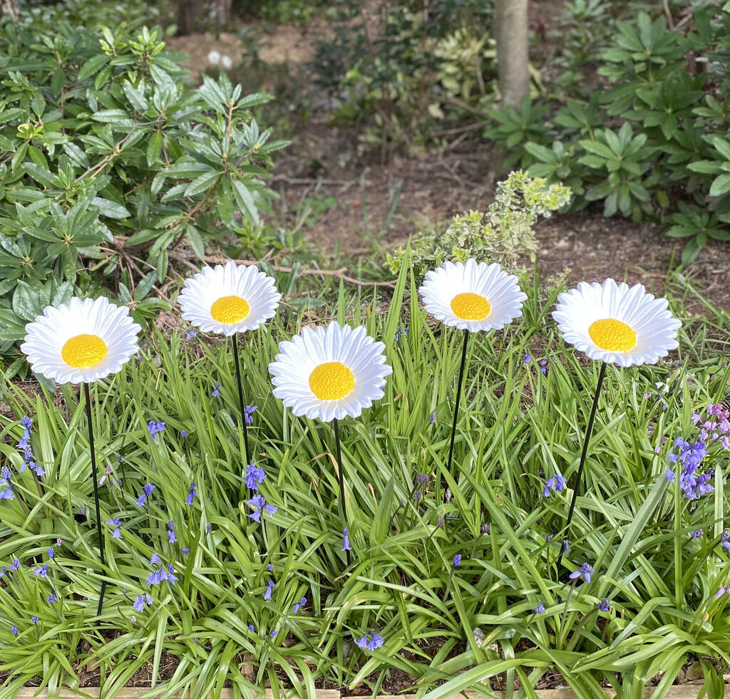 Set Of Five Cast Iron Daisy Shaped Bird Feeders By Garden Selections ...