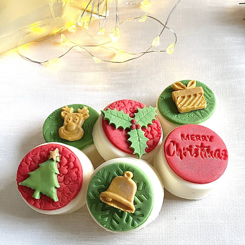 Christmas Chocolate Coated Oreo Gift Box By La di da Sweet Treats ...