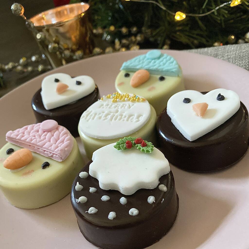 Cute Christmas Chocolate Coated Oreo Gift By La di da Sweet Treats ...