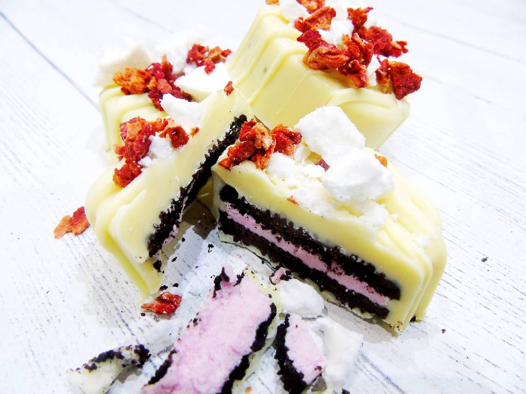 Eton Mess Chocolate Covered Oreo's By Popadoodledoo ...