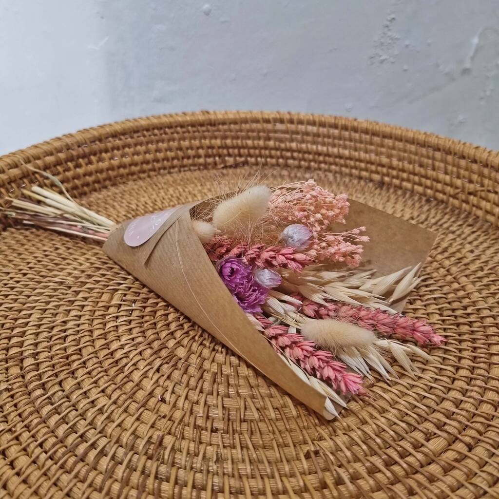 Bud Vase And Dried Flowers Gift Box By Haus of Botanica ...