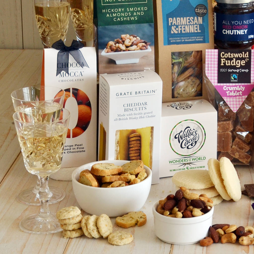 winners enclosure hamper by the british hamper company ...