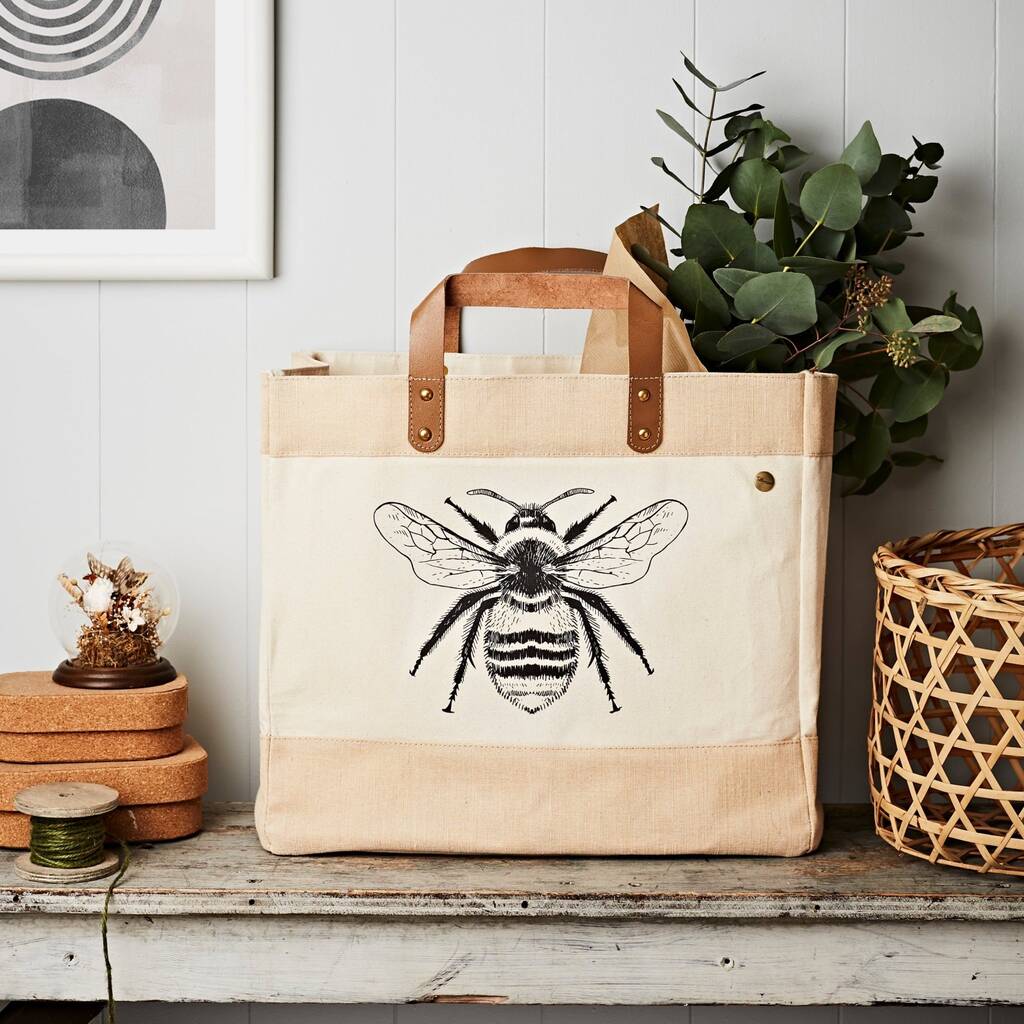 Bee Market Tote In Canvas By Tillyanna
