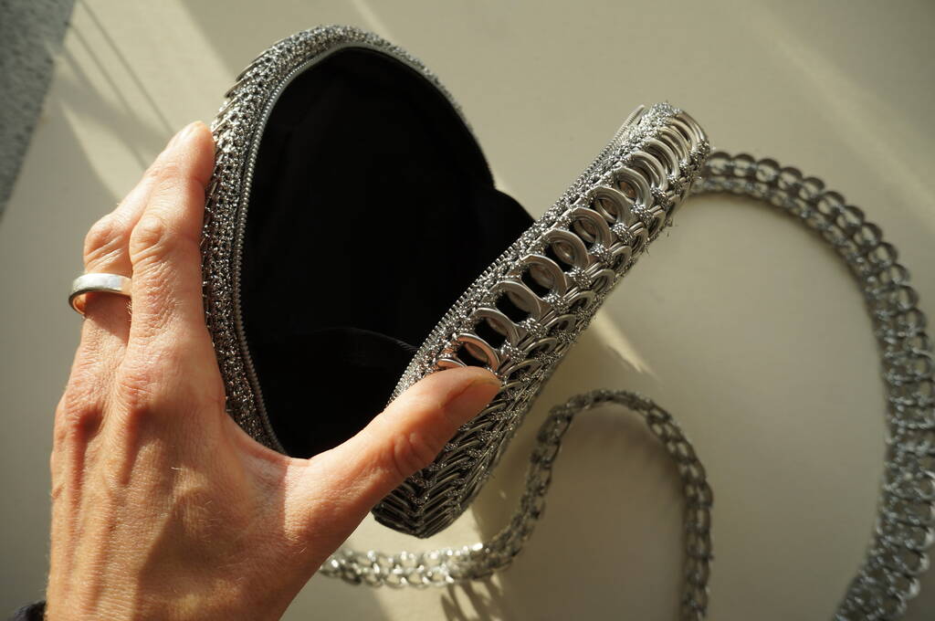 Round Daisy Chain Crochet Ring Pulls Handbag By Smart Deco Style ...