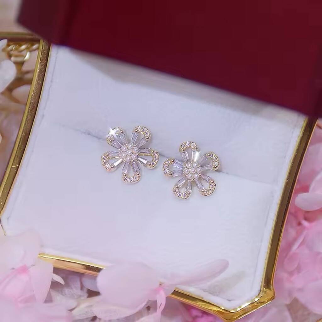 Monaco D’or Gold Pavé Trefoil Flower Mini Clover Stud Earrings By Sade ...