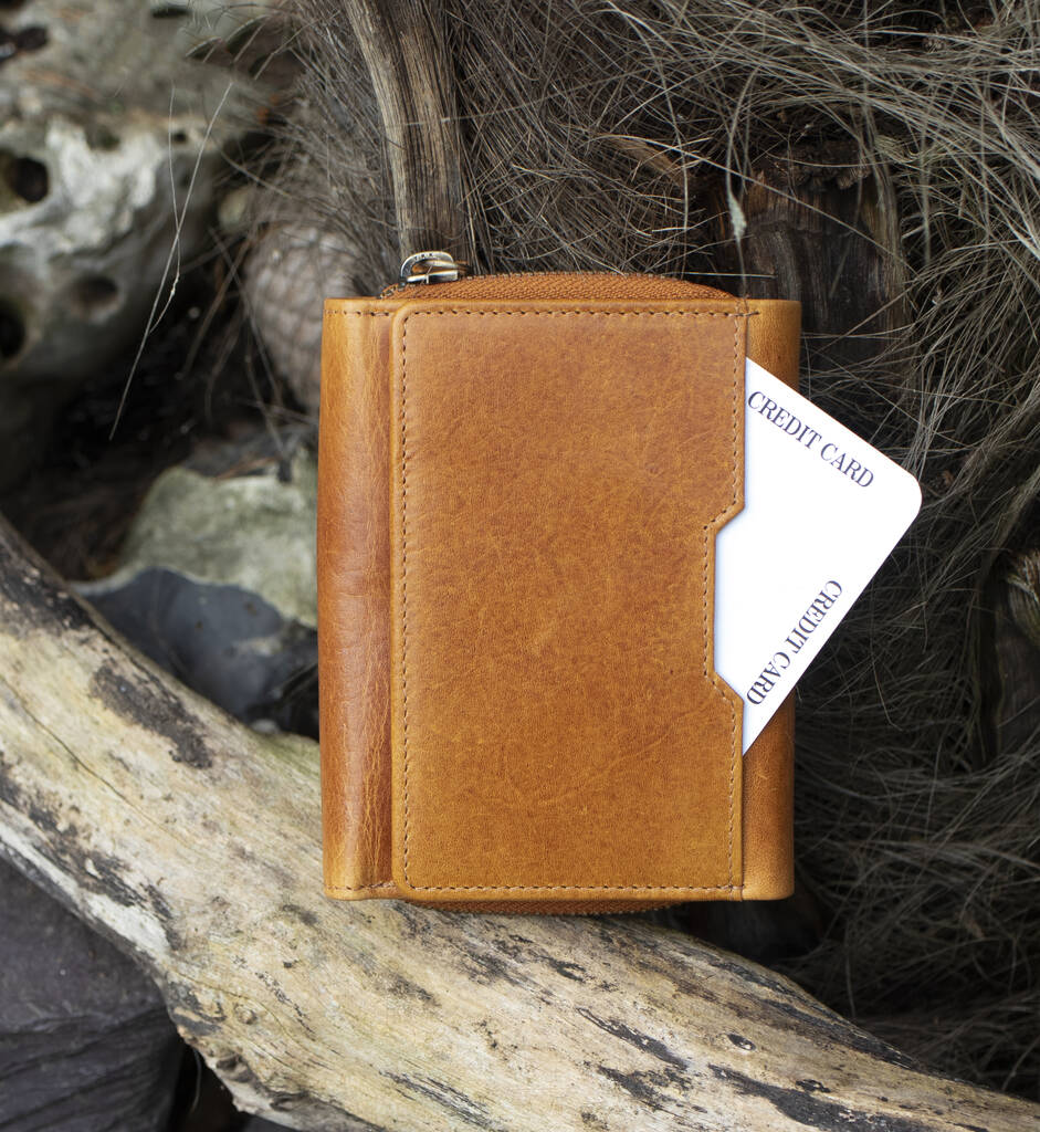 Woman's Medium Size Vintage Tan Leather Purse Wallet By Wombat