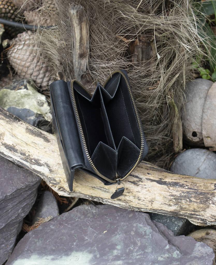 Woman's Medium Size Vintage Black Leather Purse Wallet By Wombat